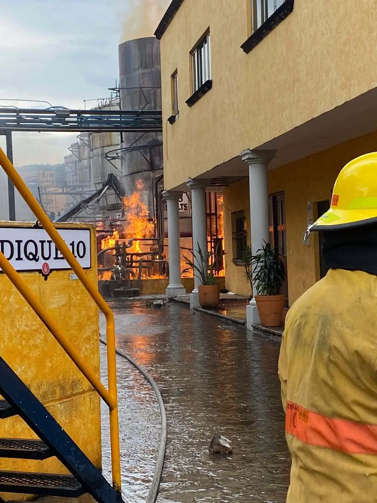 ¡Otra vez en José Cuervo! Reportan nueva explosión en empresa tequilera