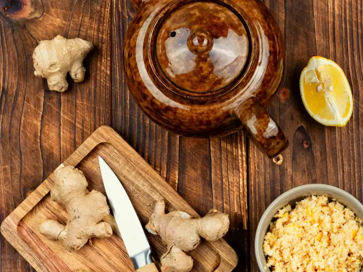 Infusión caliente de limón, jengibre y romero: remedio natural para ...