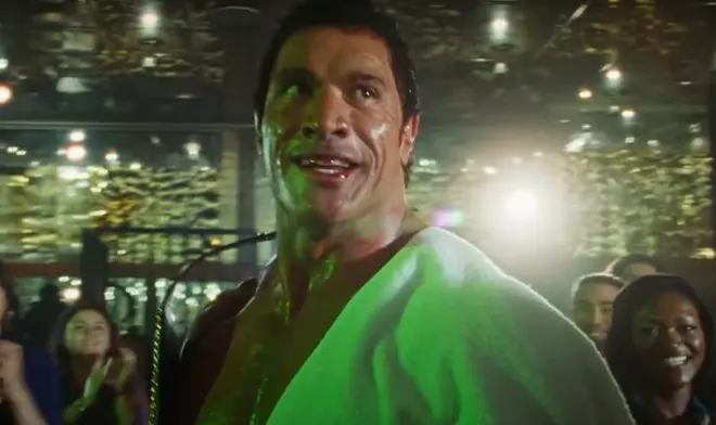Así luce The Rock con cabello en tráiler de The Smashing Machine