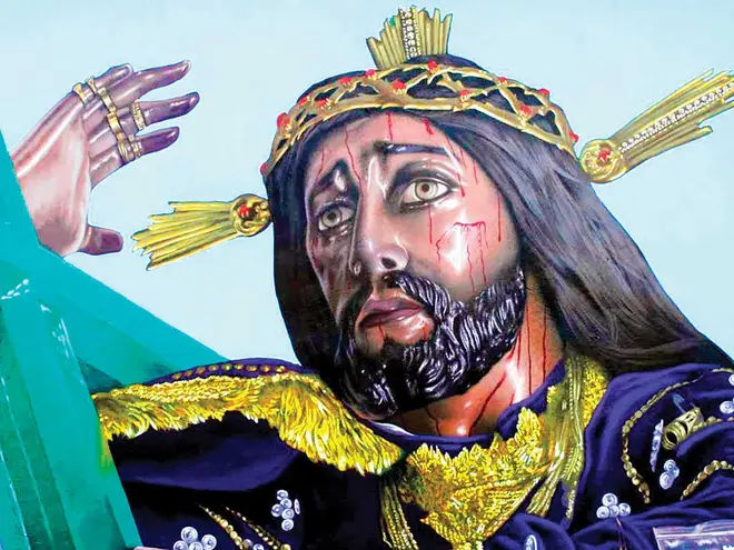 Oscar Axo obsequia mural del Cristo Negro