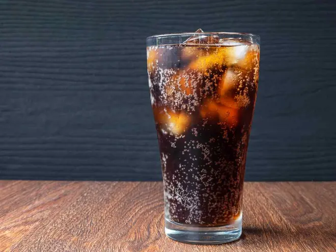 ¿Por qué el refresco sirve para limpiar? Así debes utilizarlo