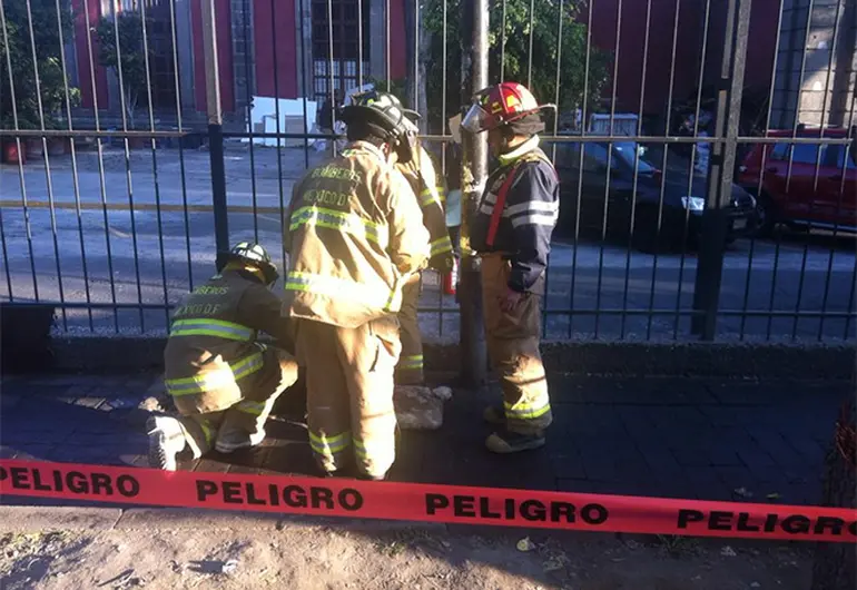 Se registra corto circuito en mufa de Avenida Balderas