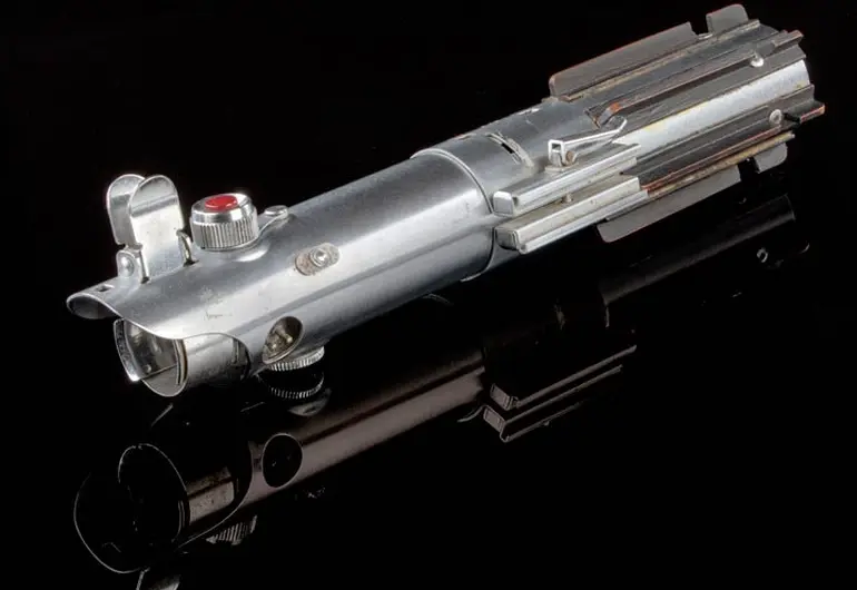 Subasta de Star Wars incluye R2-D2 y sable de luz | Excésior