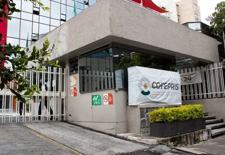 Cofepris detecta red de corrupción de exfuncionarios