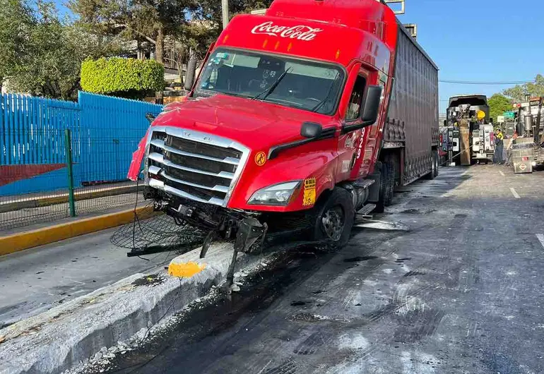 Trailer De Doble Semirremolque Se Quedó Sin Frenos El Conductor Fue