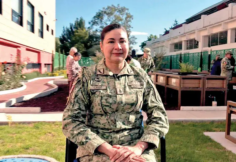 Hace historia: Se enfila a los 14 años y hoy supera su sueño castrense