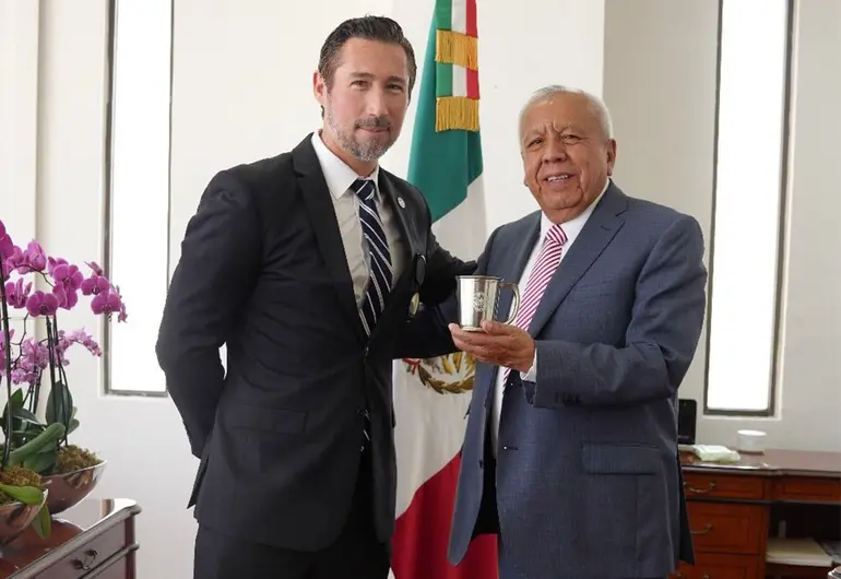 Francisco Garduño recibe a Christopher Partt; tratan regulación de ...