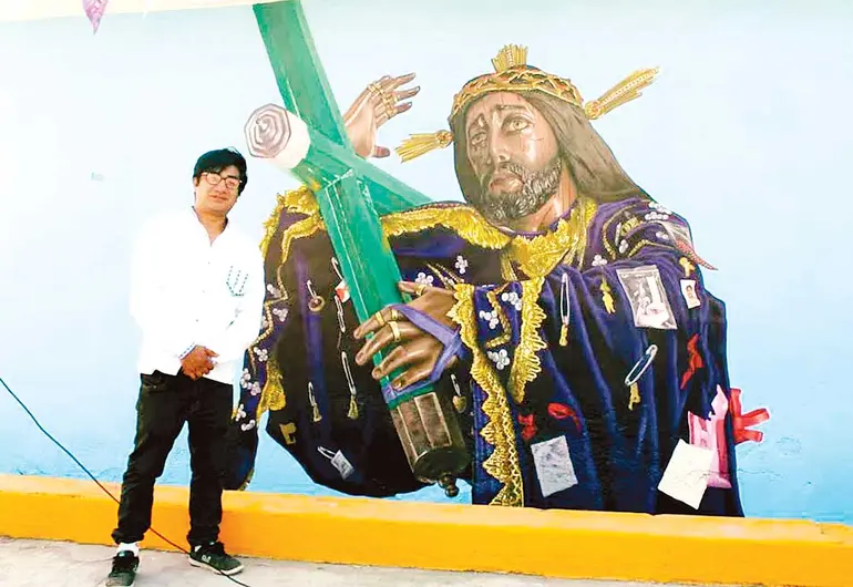Oscar Axo obsequia mural del Cristo Negro