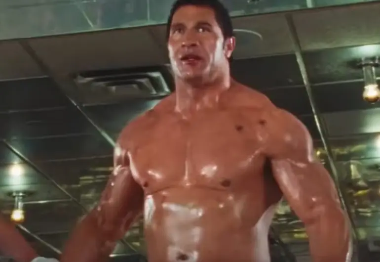 Así luce The Rock con cabello en tráiler de The Smashing Machine