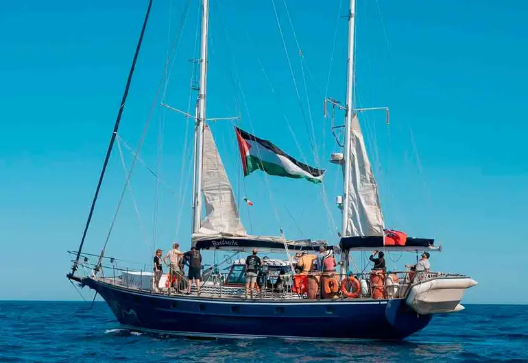Israel ordena impedir la llegada a Gaza de un barco humanitario con ...
