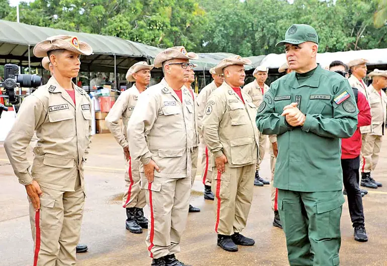 Maduro despliega a millones de milicianos