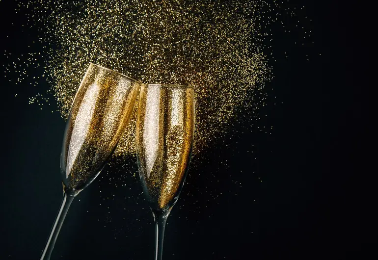 El brindis: origen, curiosidades y cómo se celebra en distintas culturas