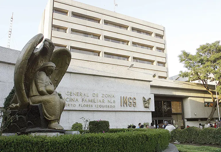 Cada empleado del IMSS atiende a 135