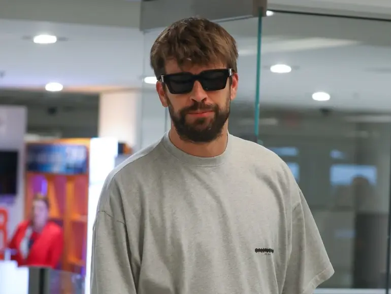 Fotos - Gerard Piqué llega a Aeropuerto de Miami; así lució