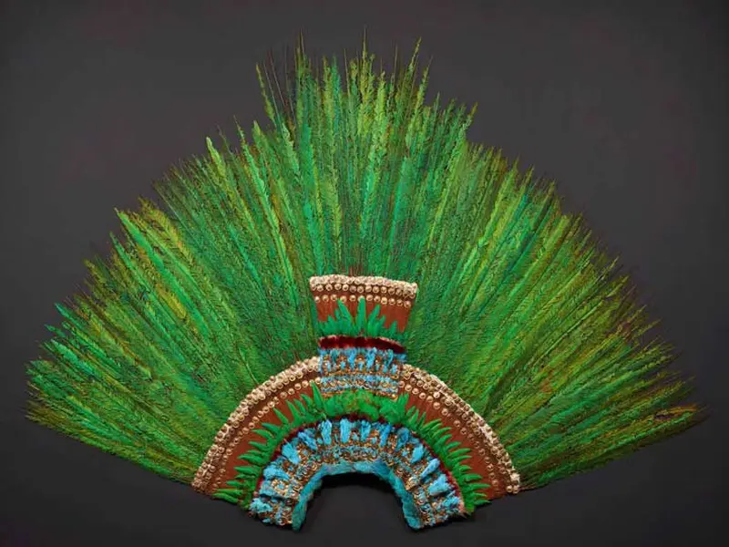 El Penacho de Moctezuma vuelve a las salas del Museo Etnológico de ...