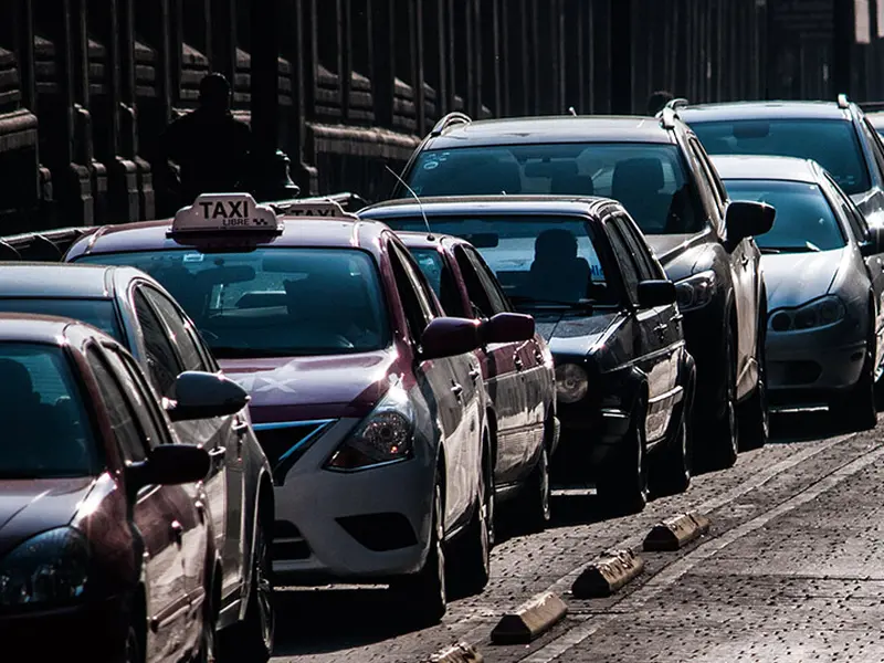 Este viernes descansan autos con engomado azul