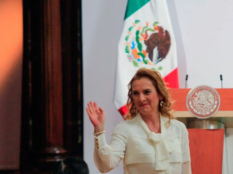 Presume Gutiérrez Müller colorido en México por fiestas patrias | Excélsior