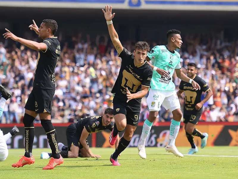 Pumas golea y suma segundo triunfo en casa ante León