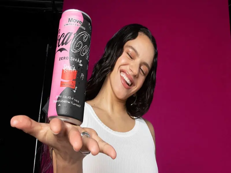 A qué sabe la nueva Coca-Cola de Rosalía, te decimos