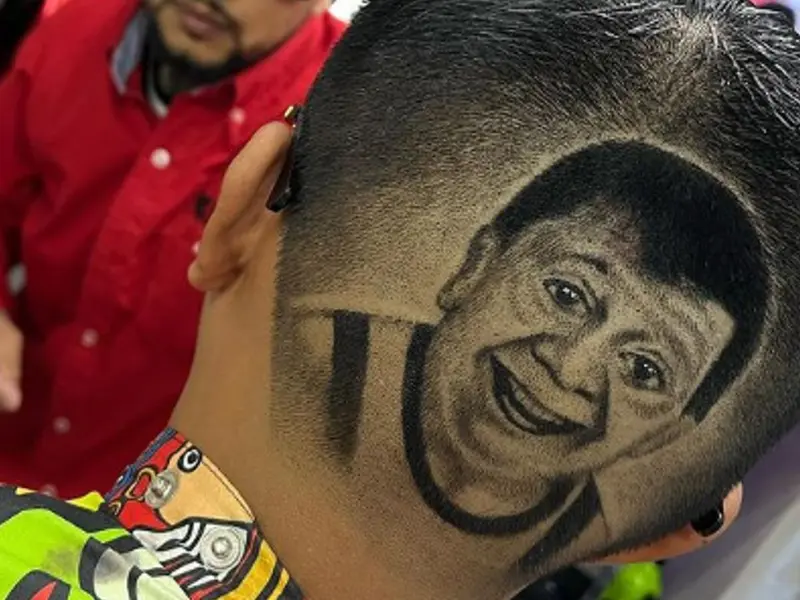 VIDEO: Barbero rinde homenaje a Chabelo con increíble corte