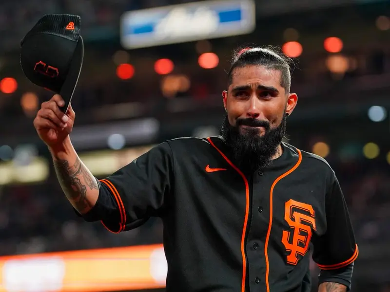 ¡Gran momento para un mexicano! Sergio Romo tuvo su despedida de MLB