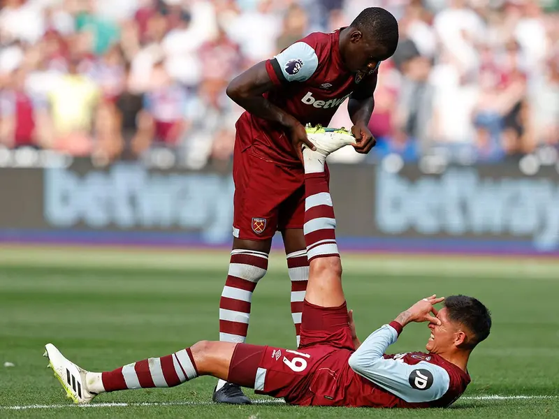 Edson Álvarez salió lesionado; Manchester City sigue líder