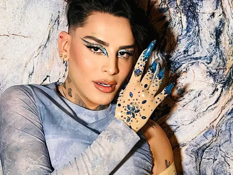 Kunno sorprende con nuevo look en la alfombra roja de los Billboard ...