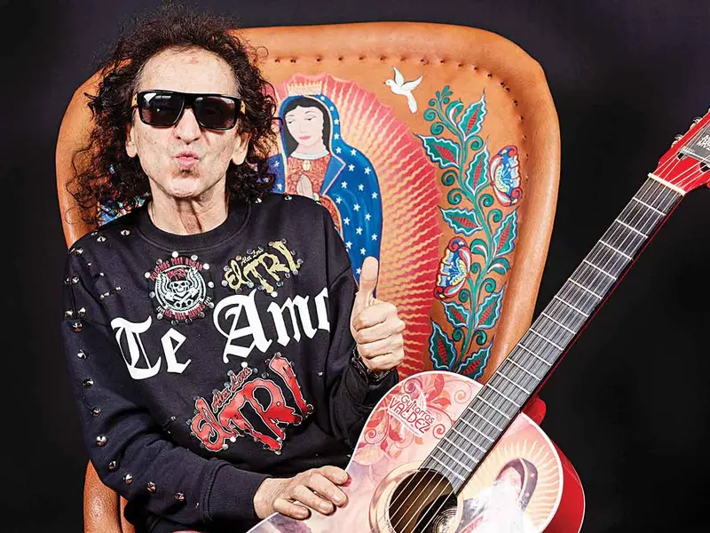 Alex Lora se queda con El Tri