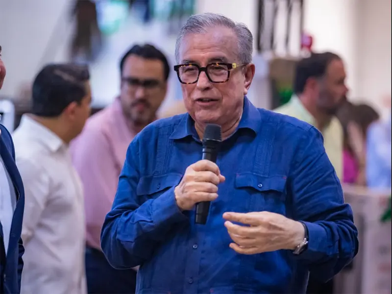 Rocha Moya celebra a los servidores públicos del STASE
