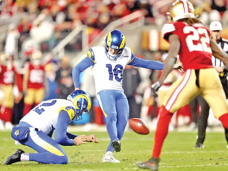 Rams y Niners se atascan en la lluvia en una noche de pateadores