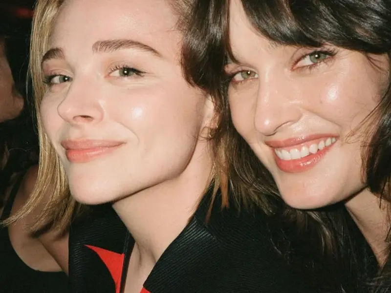 Chloë Grace Moretz se compromete con la modelo Kate Harrison