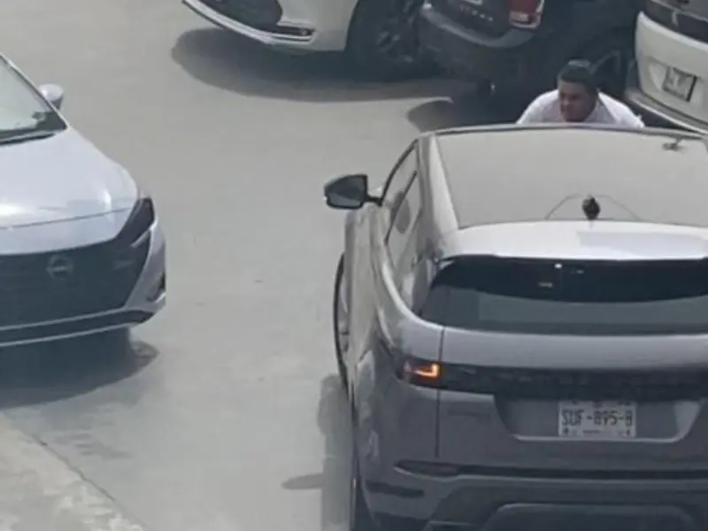 Video: Pelea por estacionamiento en plaza comercial deja un herido