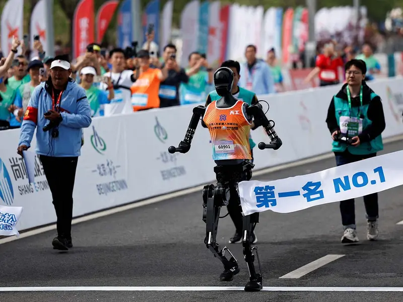 FOTOS: ‘Tiangong Ultra’, primer robot humanoide que cruzó la meta