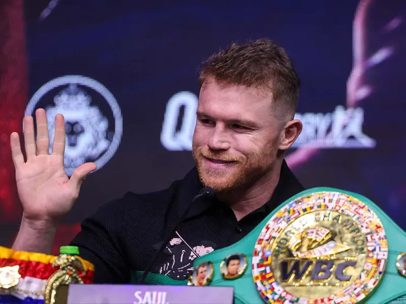 ‘Canelo’ cumple con la báscula en el pesaje oficial