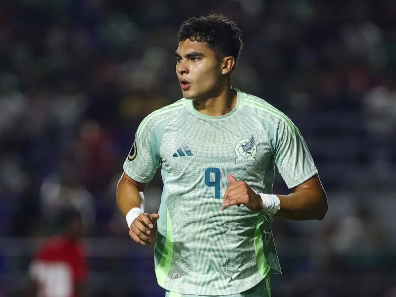 Stephano Carrillo crece sin hacer ruido en el Feyenoord