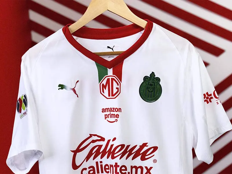 ¡Está de lujo! Chivas revela su playera de visitante