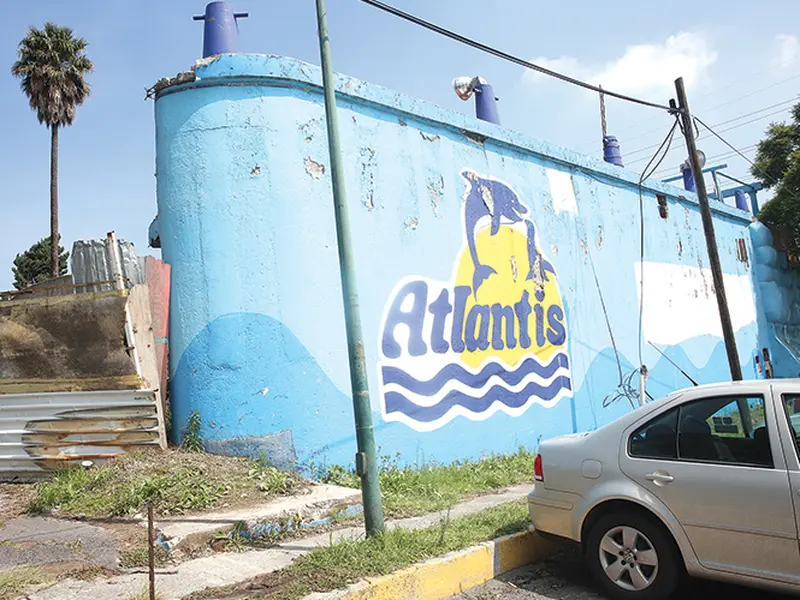 Abandonan el centro de espectáculos acuáticos, Atlantis