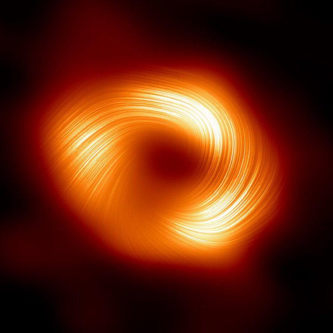 Capturan la primera imagen del campo magnético del agujero negro ...
