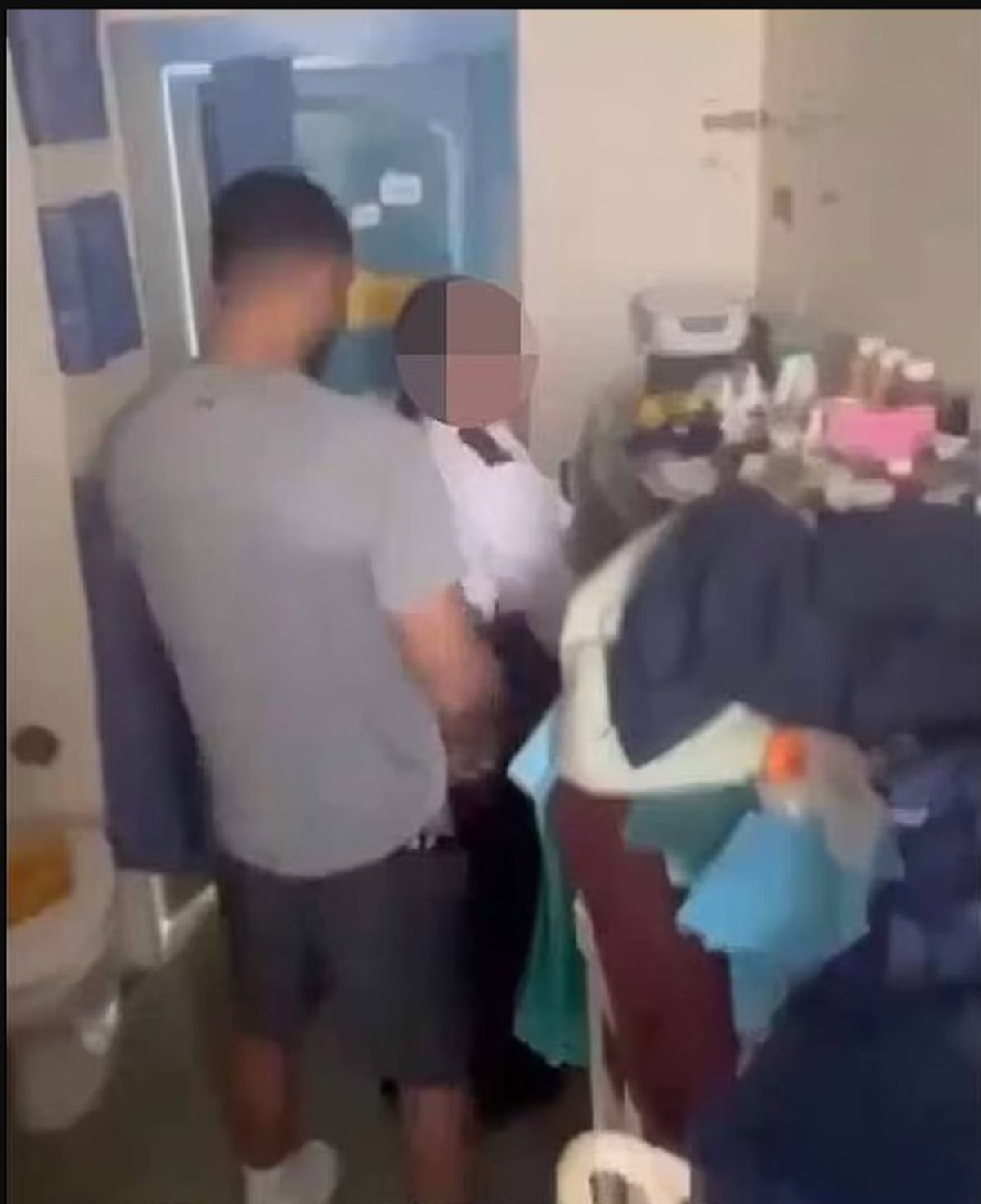 Mujer policía aplica la del Sr Indomable y desata críticas en redes ...