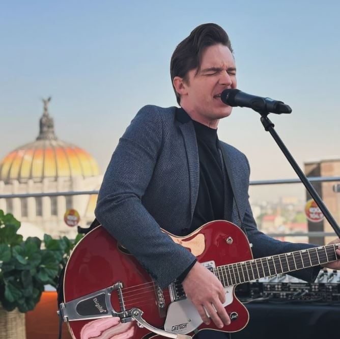 VIDEO: Drake Bell sorprende a los novios y canta en una boda mexicana