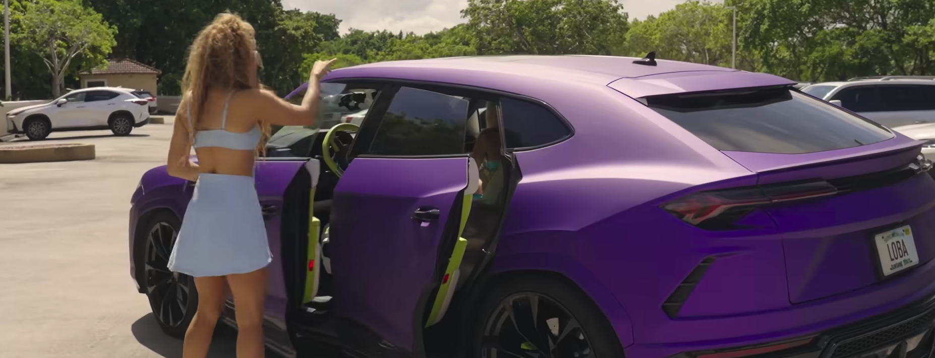 Shakira regalará Lamborghini que aparece en el video de 'Soltera'