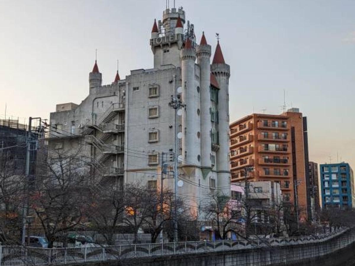 Castillos y barcos: Así son los excéntricos "hoteles del amor" en Japón