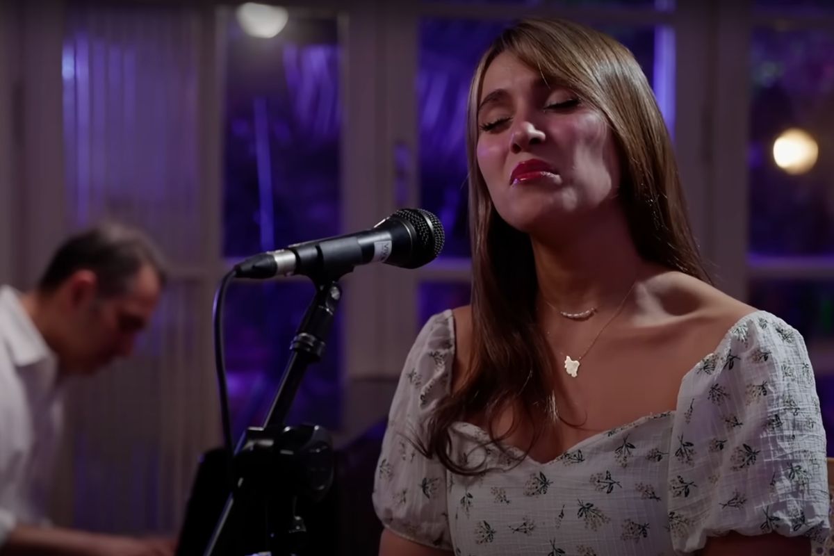 Parastoo Ahmadi: por qué la arrestaron tras cantar sin velo en concierto