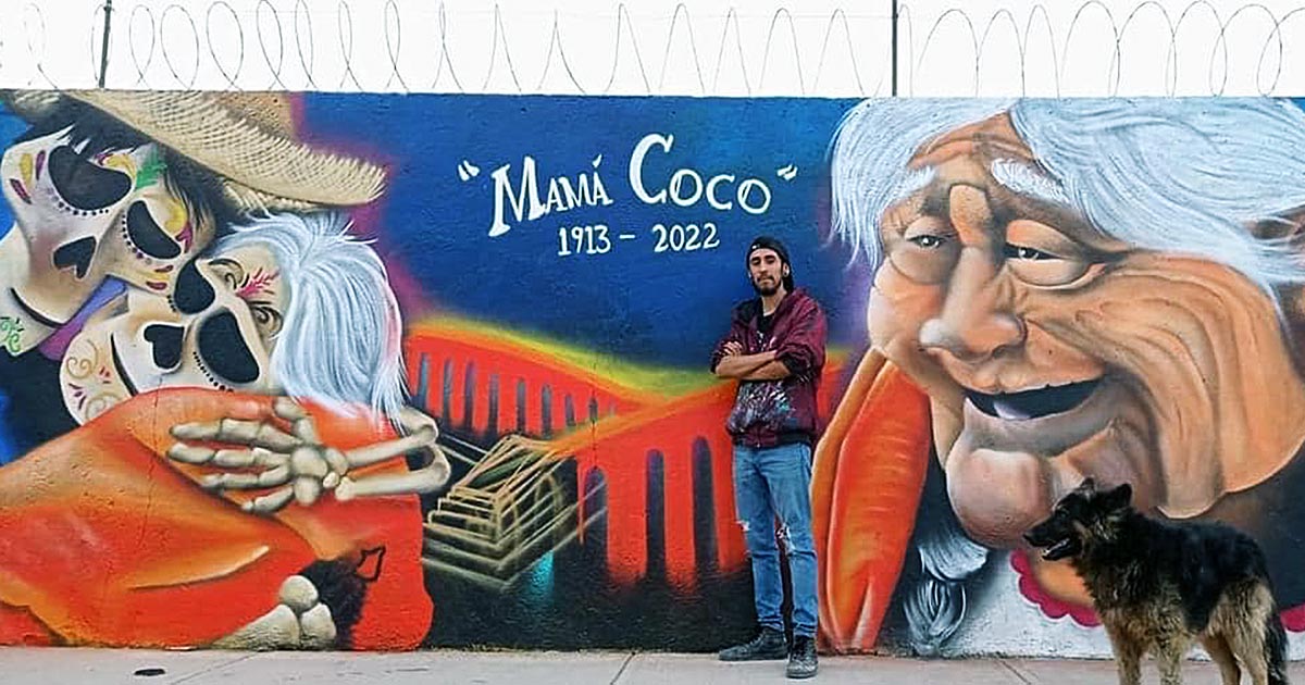 Homenaje a ‘Mamá Coco’: joven grafitero le dedica mural en Guanajuato