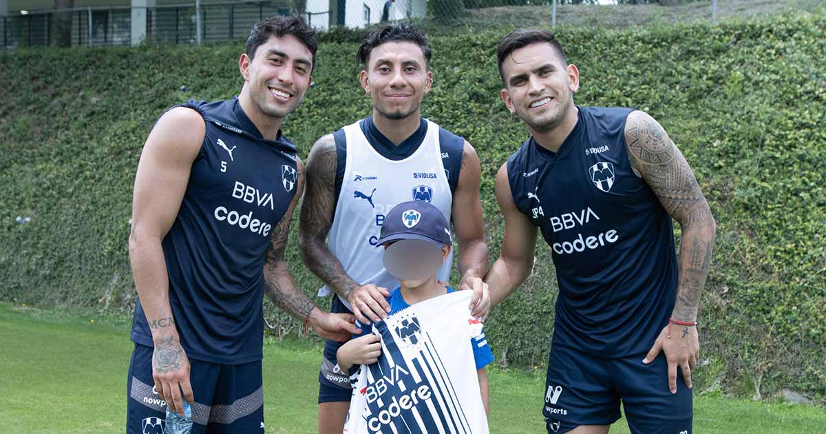 Rayados cumplen sueño a un pequeño aficionado