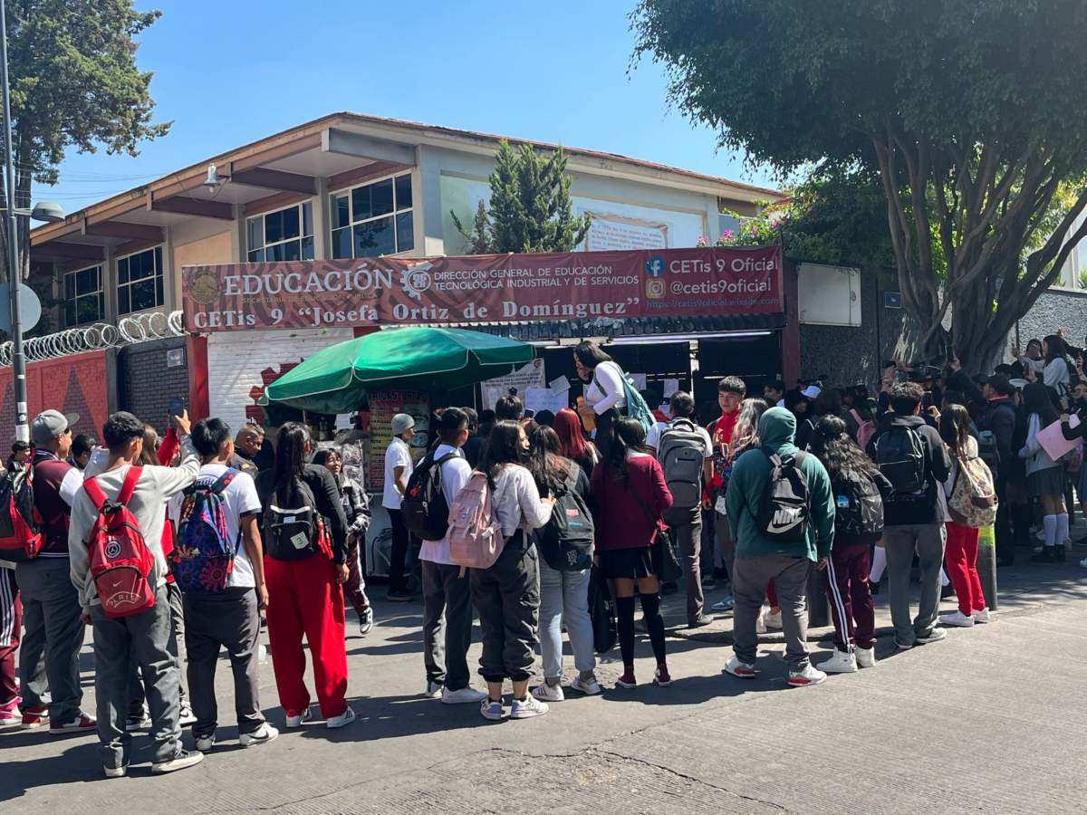 Por chinches en Cetis 9, alumnos hacen paro y protesta en CDMX