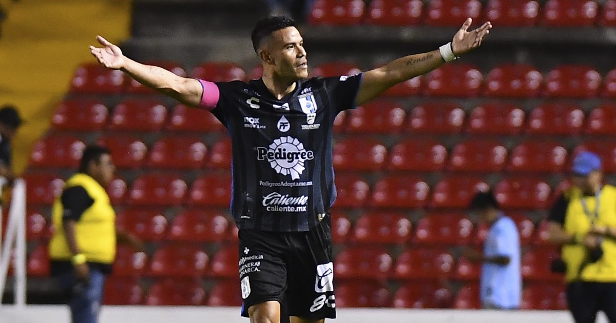 Querétaro gana a Xolos con gol de Pablo Barrera; 'Piojo' Herrera, expulsado