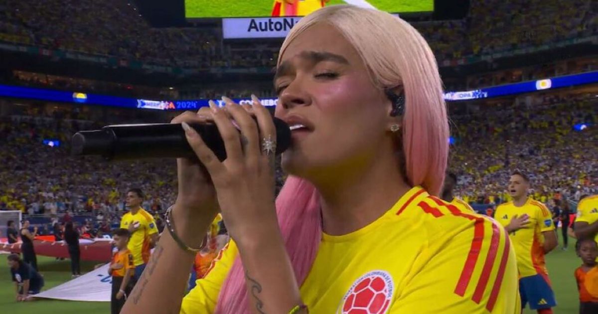 Karol G canta el Himno Nacional de Colombia en la final de la Copa América