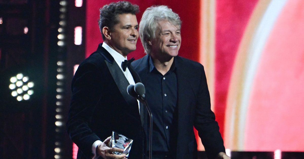 FOTOS: Jon Bon Jovi le entrega premio a Carlos Vives en los Latin ...