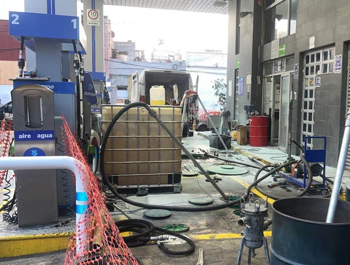 Explosión y flamazo en gasolinera deja una persona herida